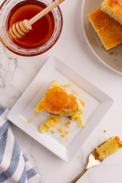 Easy Moist Cornbread Recipe
